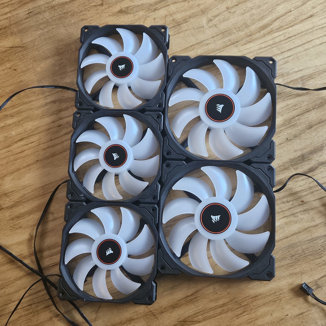 corsair 3 pin RGB fans | Jawa