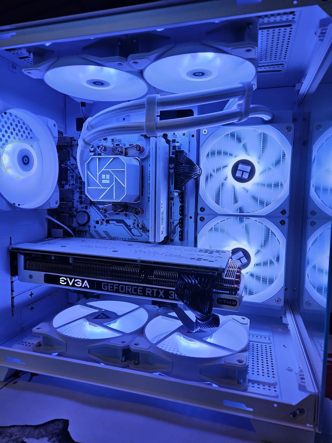 Liquid cooled Arctic Rig Ryzen 5 / 32GB DDR4 / 1TB SSD / RTX 3060 ti | Jawa