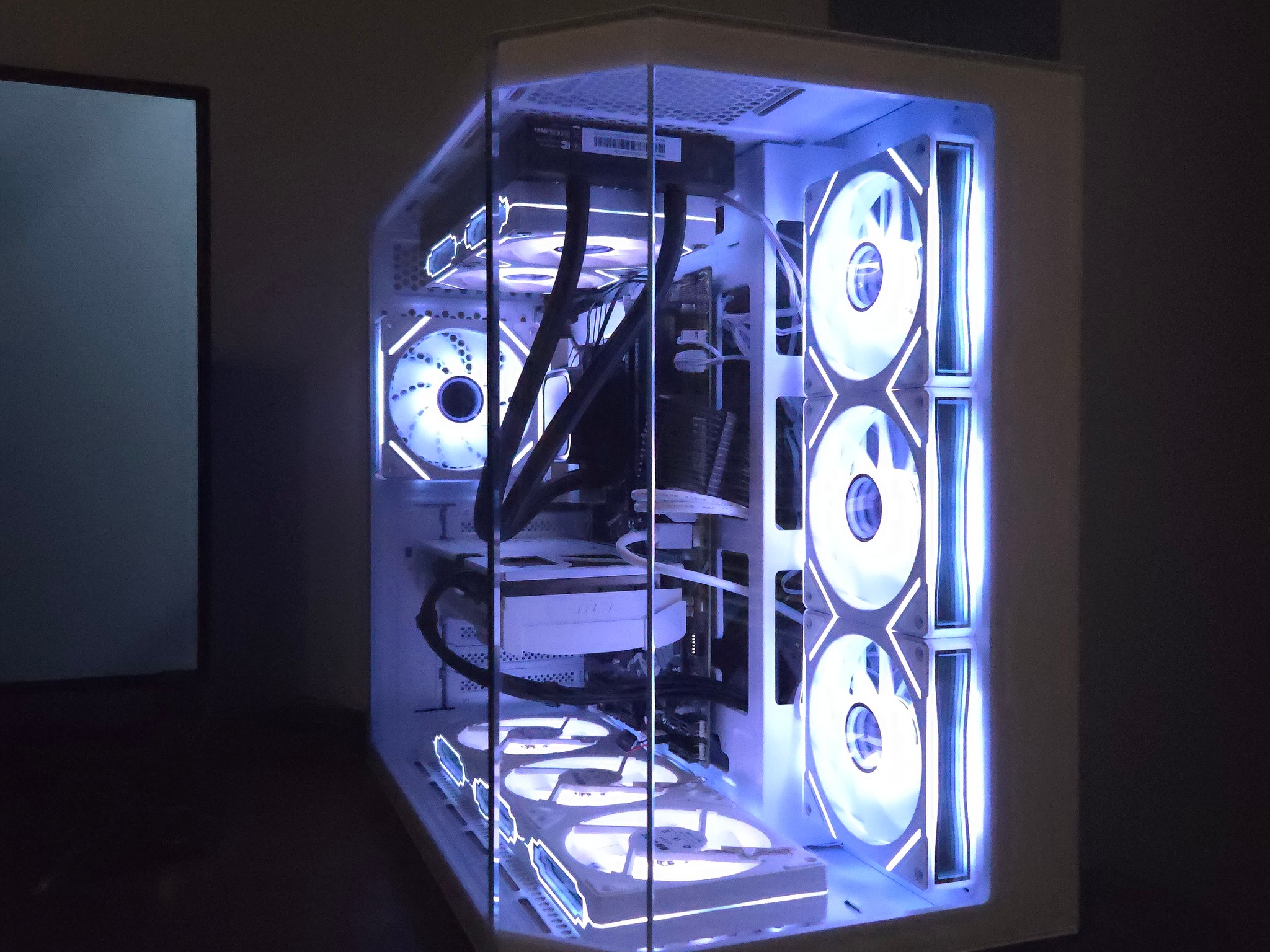 RTX 5070 White I7 12700k 1440p Gaming Fishtank Case | Jawa