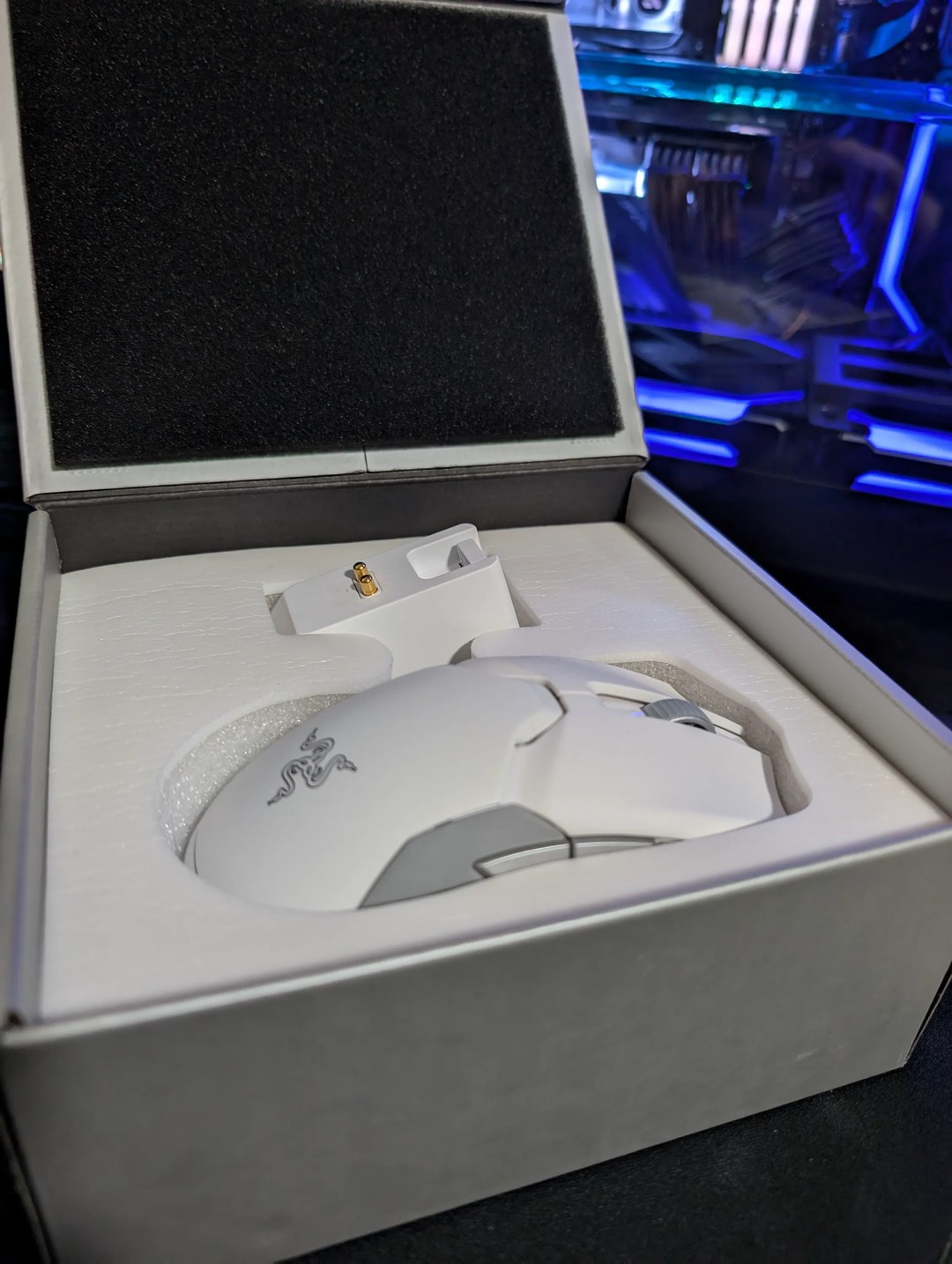 Razer Viper Ultimate Lightweight Wireless Gaming Mouse & RGB Charging ...
