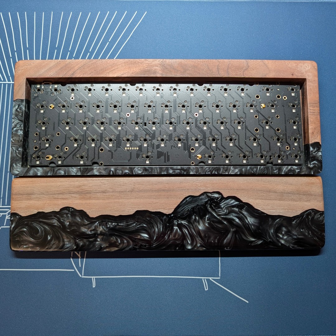 Artisan Walnut Wood Black Resin 65% Keyboard Case & Wrist Rest + DZ65 ...