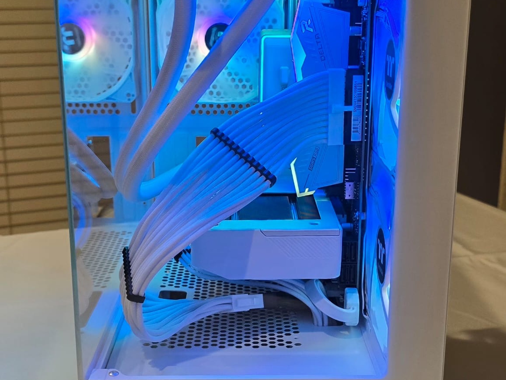 Beautiful White RGB 4060+7700X PC 🔥🔥 | Jawa