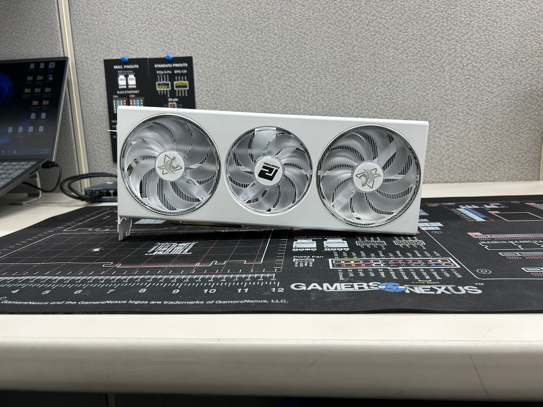 PowerColor Hellhound RX 7800XT Spectral White 16GB | Jawa