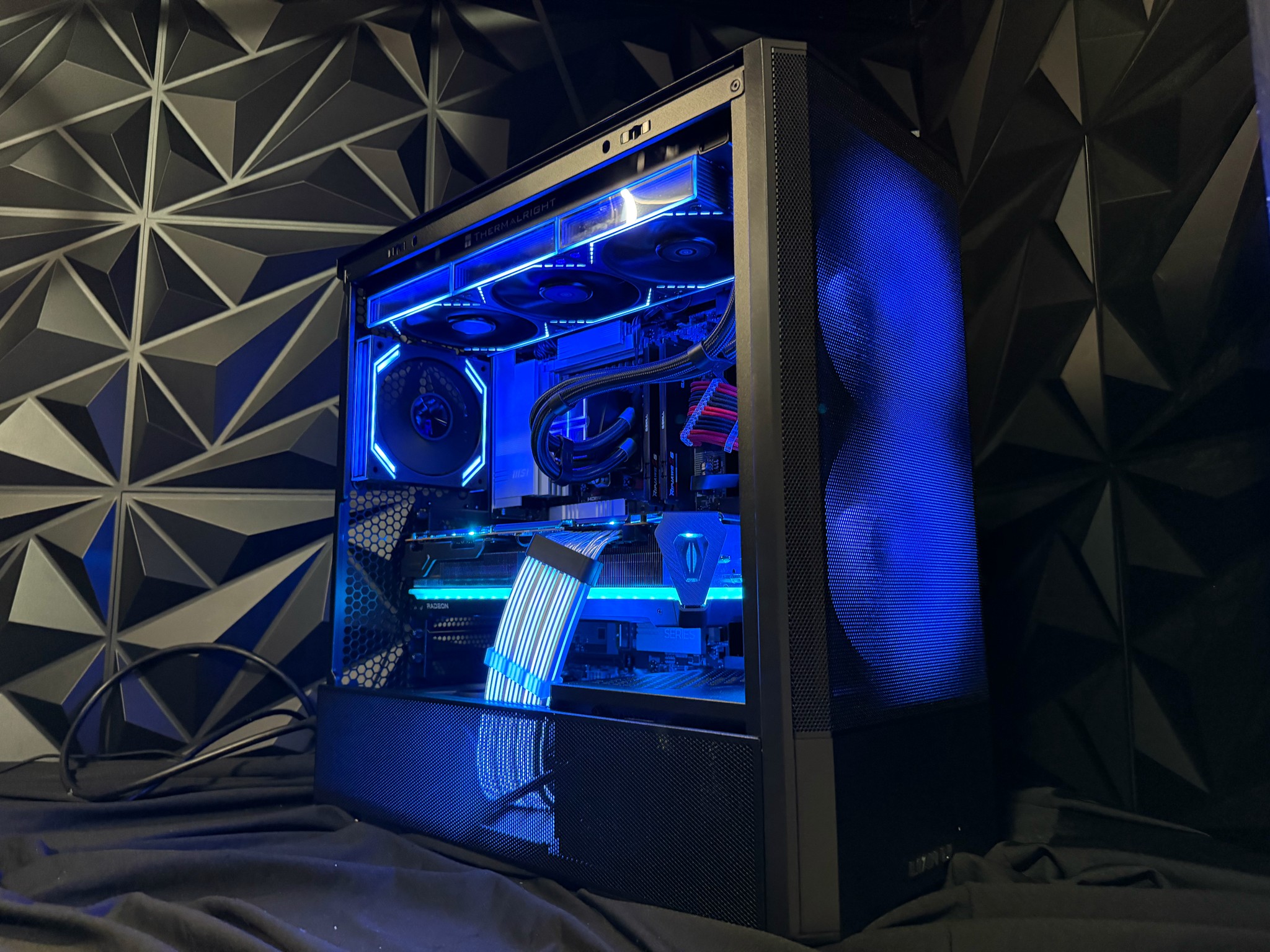 🩸🔥 BLOOD PRISM 79 🔥🩸Ryzen 9 7900X| 7900XTX 24 GB| 64 GB DDR5| 4 TB NVMe ...
