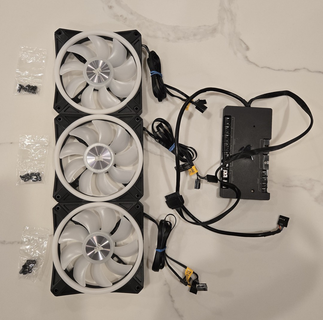 Corsair iCUE QL120 120 mm Fans (3-Pack) w/ Corsair iCUE Commander Core ...