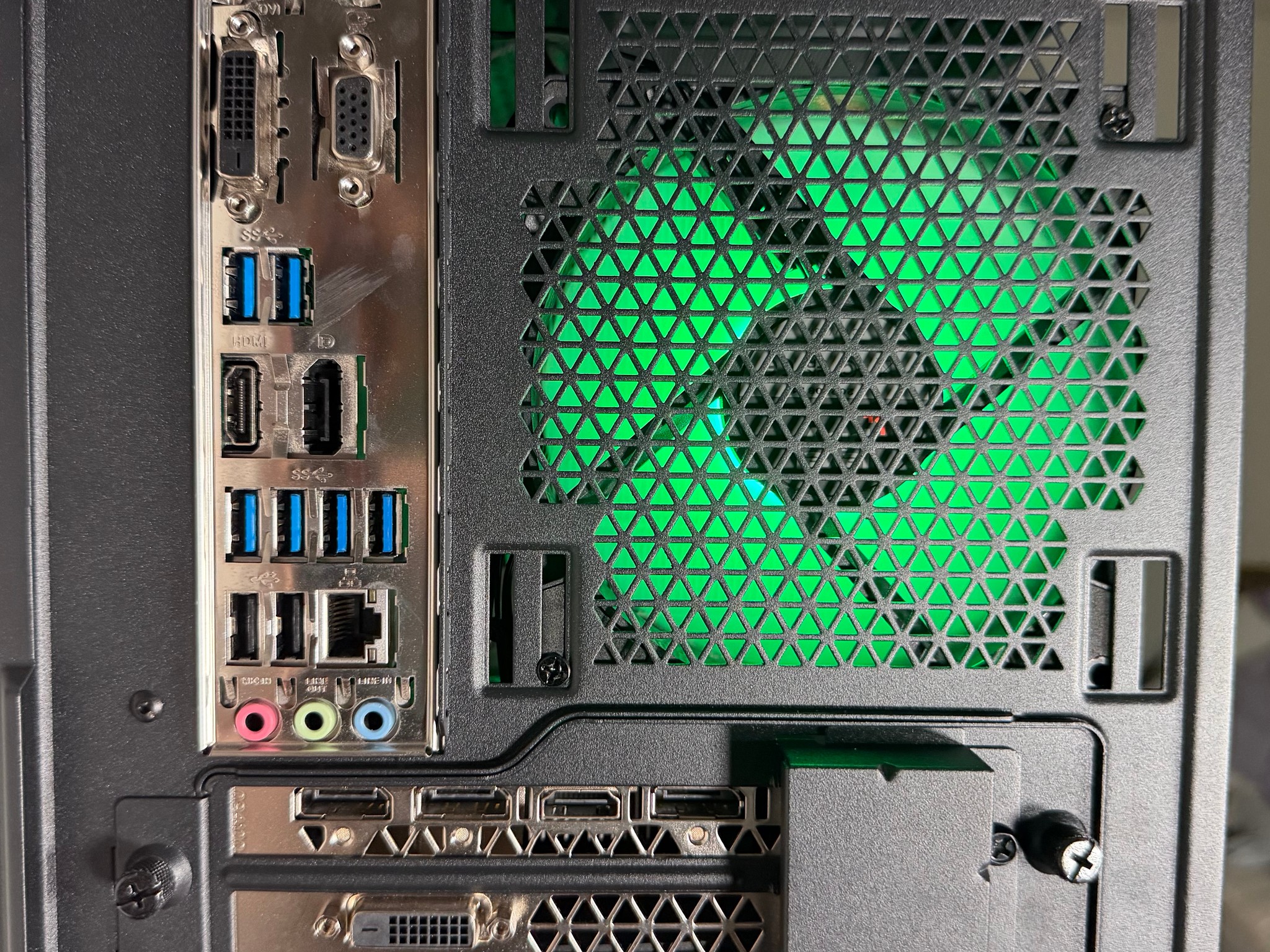 👽Value 1080p Monster👽 i7 7700 | GTX 1070 | 16GB RAM | 1.25TB Storage | Jawa