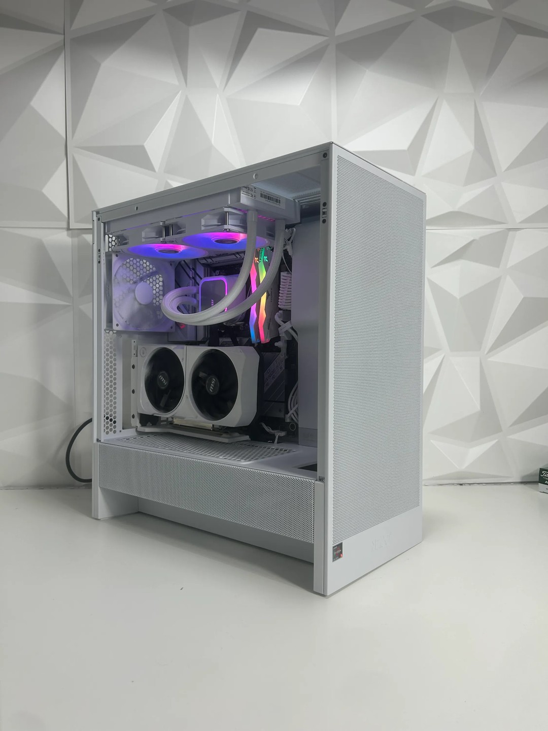 //COSMIC// All White Gaming PC - AMD Ryzen 7 7700 | RTX 5070 12GB ...