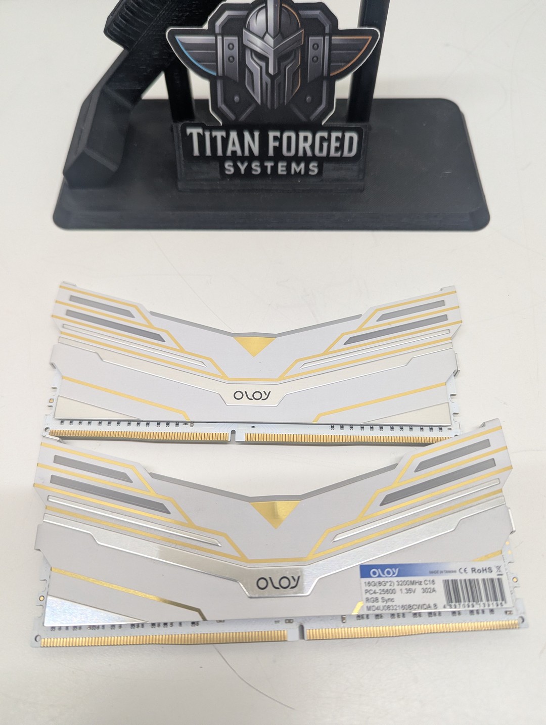 OLOy WarHawk RGB 16GB DDR4-3200 (2x8GB) | Jawa