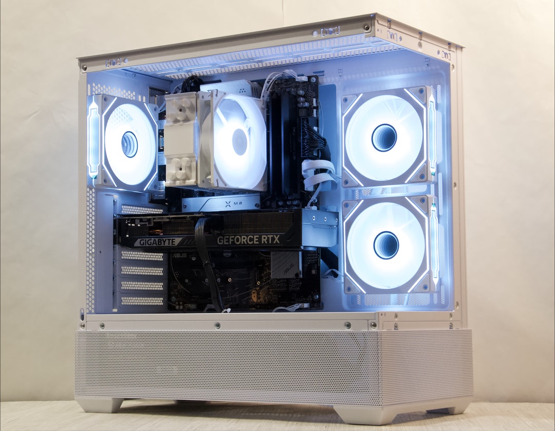 RTX 5070, Ryzen 5 9600X, 32GB DDR5, 2TB NVMe SSD, WiFi - Custom Gaming ...